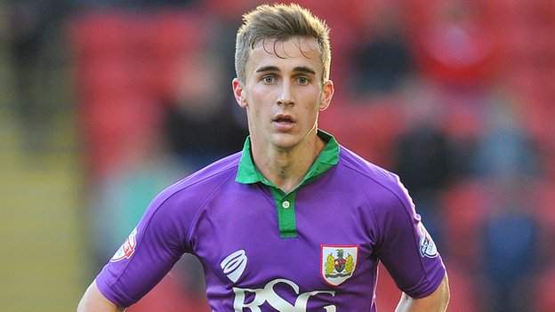 Joe Bryan: Bristol City wing-back wins Football League award - BBC Sport
