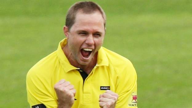 Nathan Rimmington: Derbyshire sign bowler for T20 Blast - BBC Sport