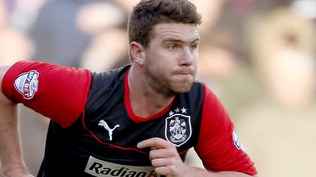 Anthony Gerrard: Oldham sign Huddersfield defender on loan - BBC Sport