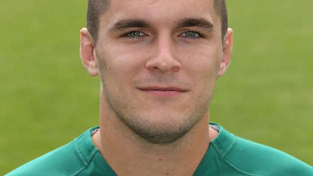 Scarlets: Leicester lock Tom Price joins Welsh region - BBC Sport