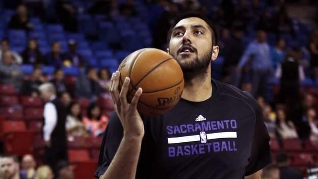 Sim Bhullar becomes NBA's first player of Indian descent - BBC Sport