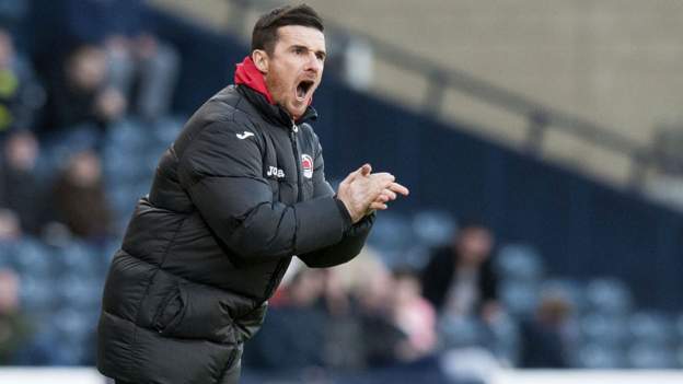 Barry Ferguson: Clyde manager retires from playing at 37 - BBC Sport