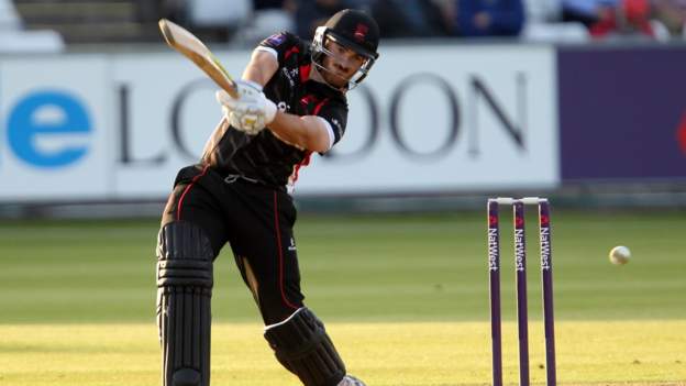 Ben Raine: Leicestershire all-rounder signs contract extension - BBC Sport