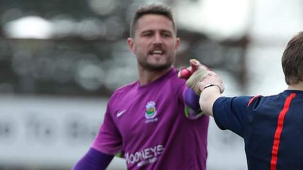 Goalkeeper Jonny Tuffey signs for Glenavon on two-year contract - BBC Sport
