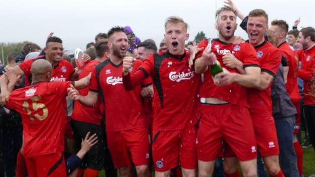 Truro City boss Steve Tully prepares for squad discussions - BBC Sport