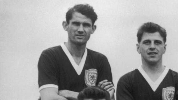 Former Scotland and Charlton defender John Hewie dies - BBC Sport