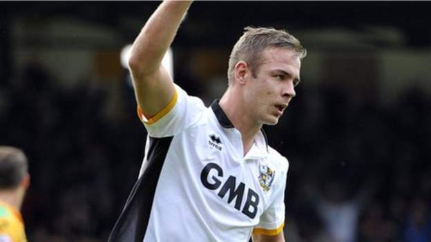 Tom Pope: Port Vale striker in talks with Doncaster Rovers - BBC Sport