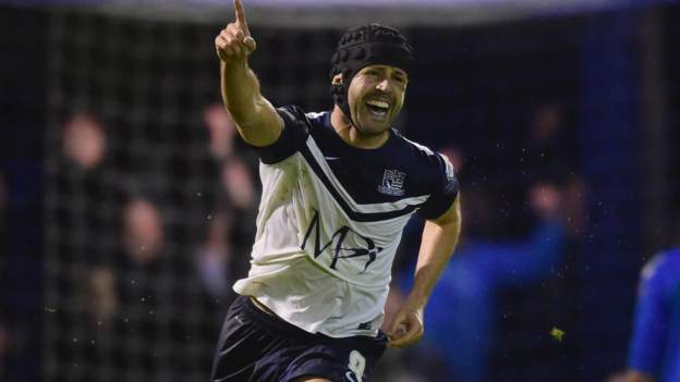 Michael Timlin: Southend United boss praises 'brave' midfielder - BBC Sport
