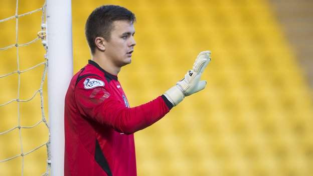 Stranraer goalkeeper David Mitchell agrees deal with Dundee - BBC Sport