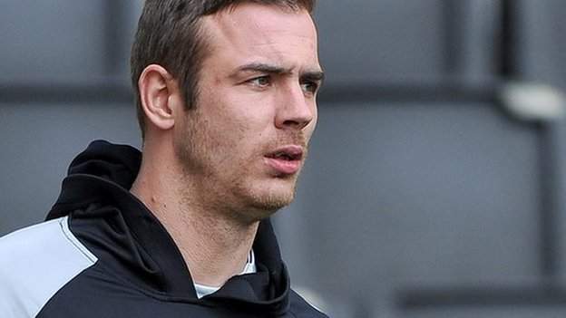 Tom Pope: Bury sign Port Vale striker on free transfer - BBC Sport