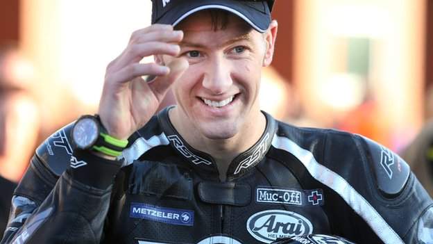 Isle of Man TT: Ian Hutchinson clinches second win in 24 hours - BBC Sport