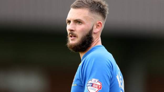 Callum Kennedy: AFC Wimbledon defender signs new deal - BBC Sport