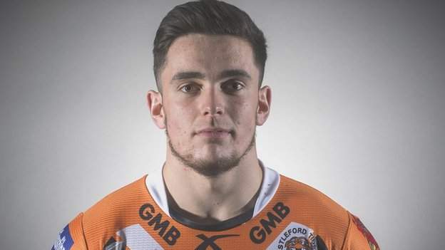 Ash Robson: Castleford winger signs new two-year contract - BBC Sport