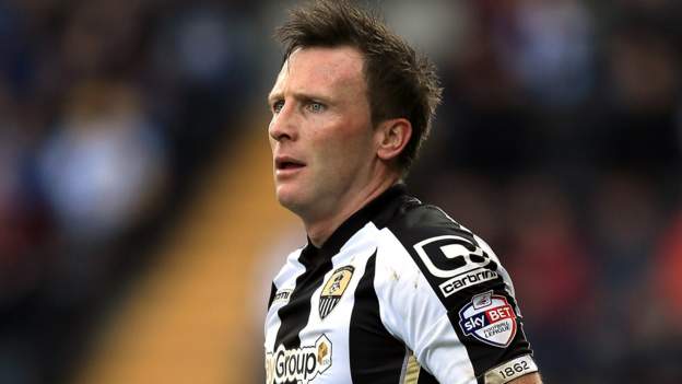 Wycombe Wanderers: Garry Thompson and Ryan Sellers sign - BBC Sport