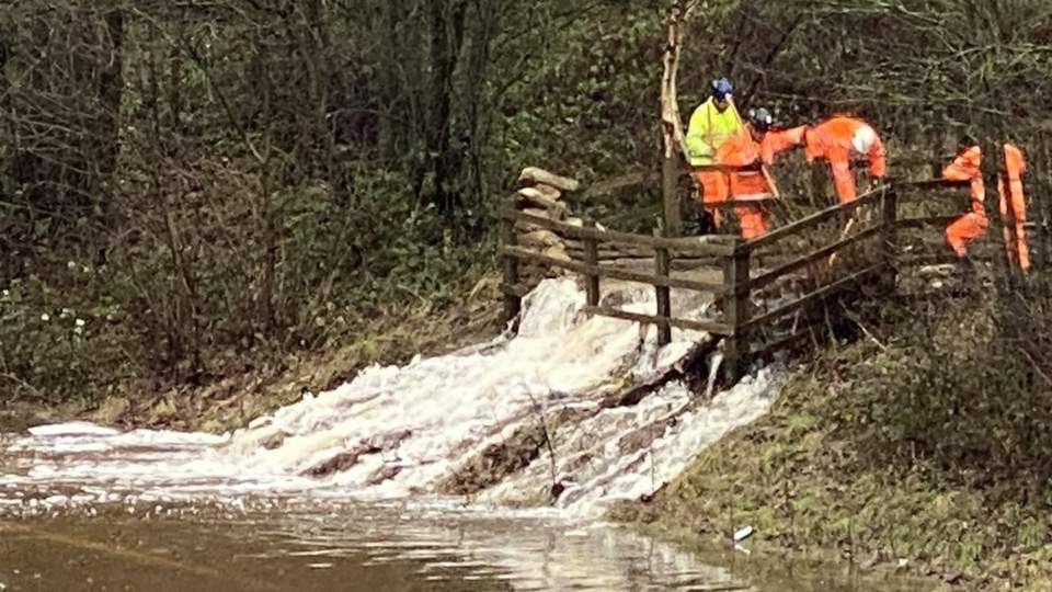 Severe flooding across South East - BBC News