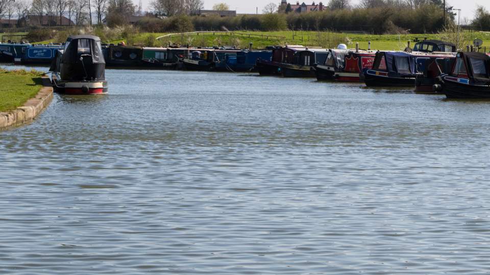 BBC Local Live: Beds, Herts & Bucks - BBC News