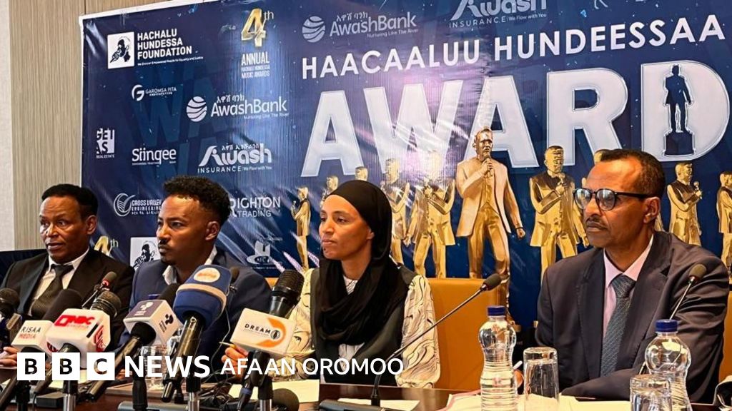 Badhaasa Haacaaluu Hundeessaa 4ffaa albamoota muuziqaa shaniifi ...