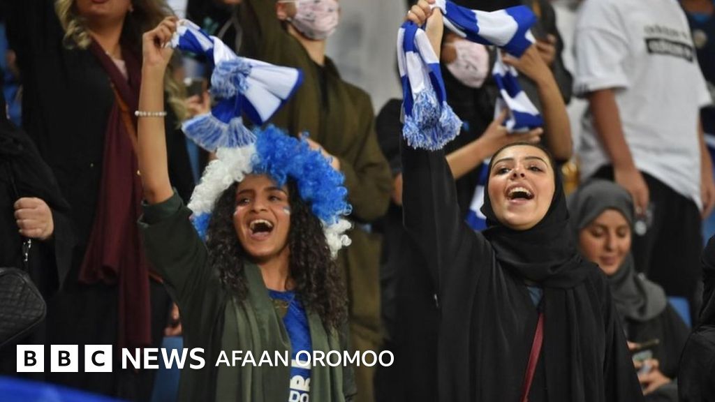 Dorgommiin liigii kubbaa miilaa dubartootaa Saawudii Arabiyaa inni ...