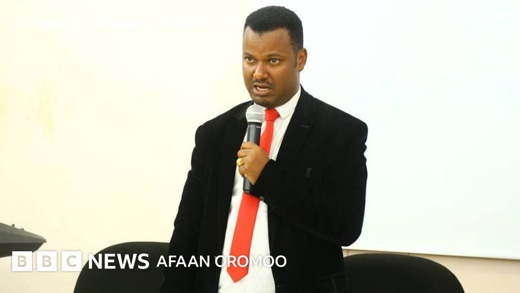 Pirezedaantiin Yunvarsiitii Dambidoolloo Dr. Dalasaa Bulchaa gadhiifaman - BBC News Afaan Oromoo