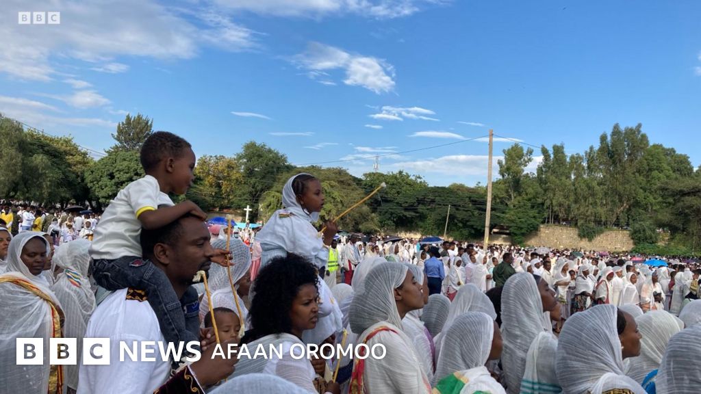 Ayyaana Masqalaa: Kabaja daamaraa Finfinnee fi Adaamaa suuraadhaan ...