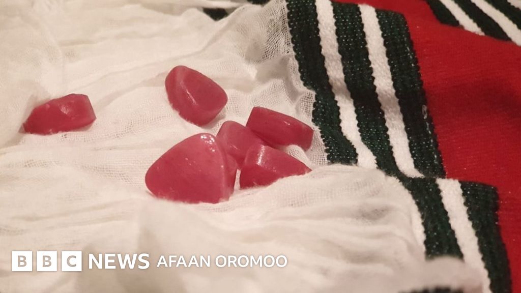 Aadaa Oromoo Salaalee: Wadaajii - dhungoo, karameellaa, shaashiii ...