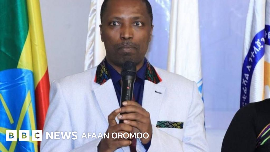 ‘Abukaatoowwankoo doorsifamaa jiru’ -Obbo Taayyee Danda’aa - BBC News ...