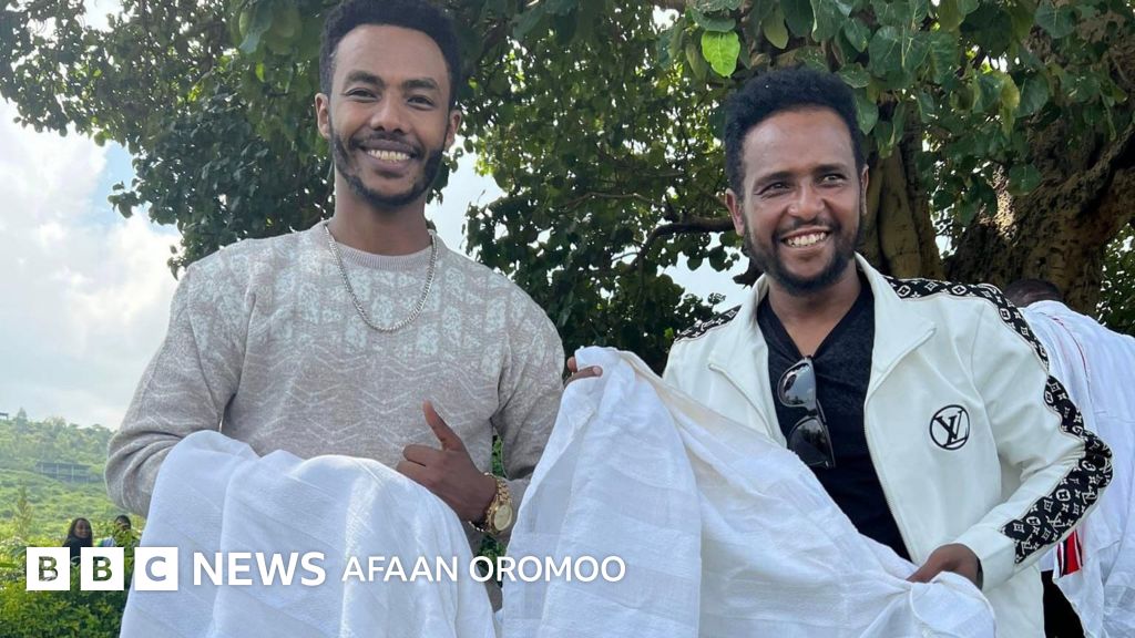 Artistoonni lamaan, Caalaa Bultumeefi Andu'aalam Gosaa, akkamiin ...