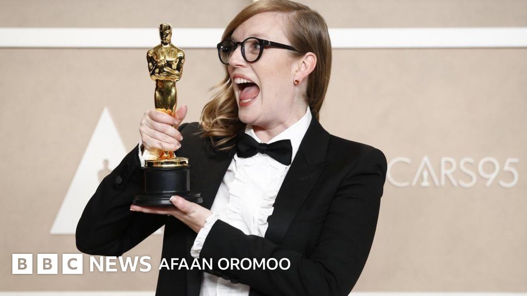 Daa'ima haadhasaa badhaasa Oskaarii deebisi jedhamteetta jechuun ...