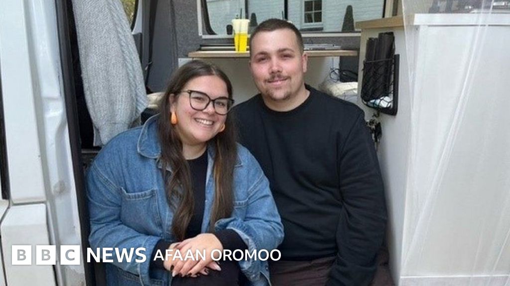 Maatii maallaqa qusachuuf jecha konkolaataa keessa jiraatuun wal baraa - BBC News Afaan Oromoo
