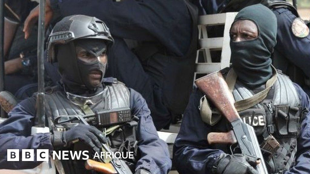 Mali : plus de 30 civils tués dans l'attaque d'un bus - BBC News Afrique