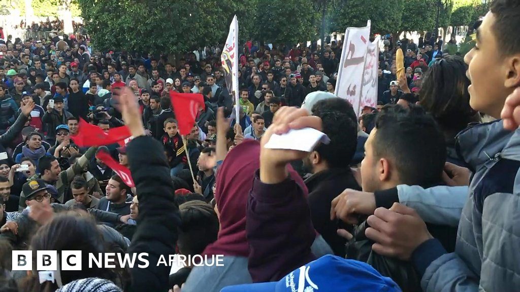 Nouvelle Nuit De Protestation En Tunisie Bbc News Afrique