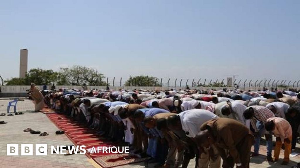 Les Somaliens prient pour la pluie - BBC News Afrique