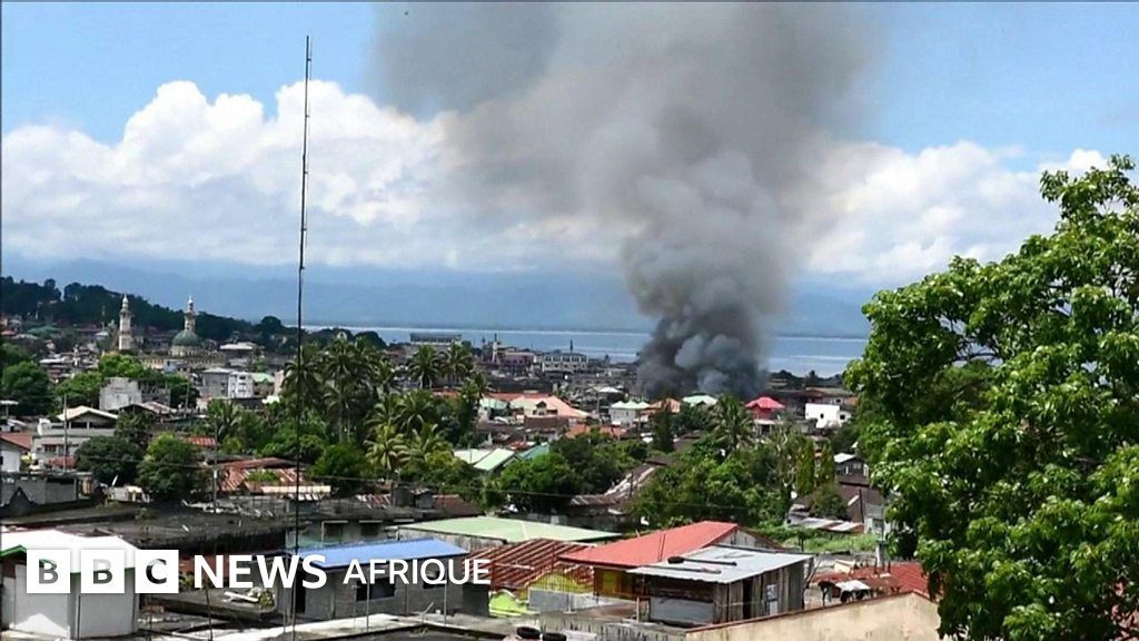 Aux Philippines, des raids aériens de l'armée contre des insurgés - BBC ...