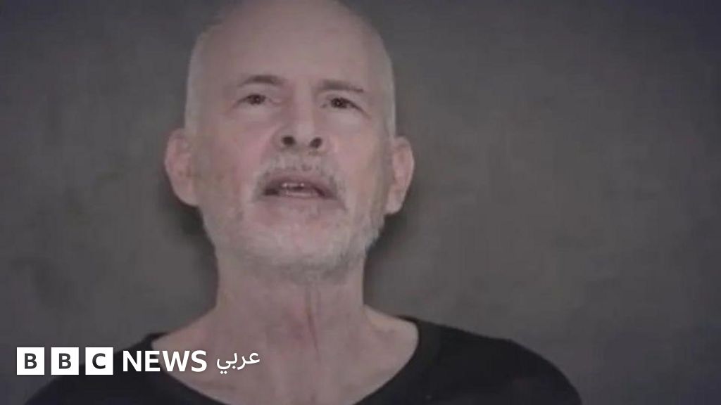 حماس تنشر مقطع فيديو يظهر رهينتين على قيد الحياة، والعائلات تطالب