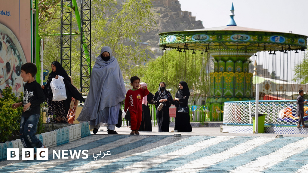 أفغانستان تحت حكم طالبان حظر دخول النساء للحدائق في العاصمة كابل Bbc