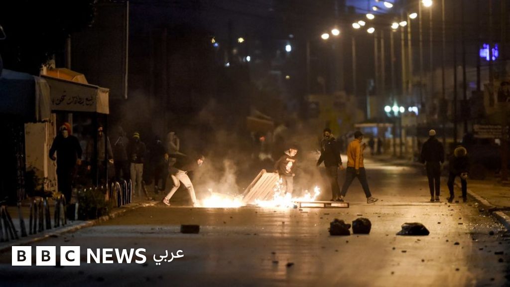 اعتقال عشرات الأشخاص في اشتباكات بين الشرطة ومحتجين في عدة مدن تونسية