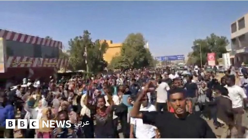 مظاهرات السودان قوات الأمن تفرق محتجين في الخرطوم وأم درمان Bbc News