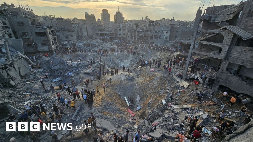 حرب غزة: عمال إنقاذ يبحثون بين الأنقاض في أعقاب غارة على مخيم جباليا - BBC News عربي