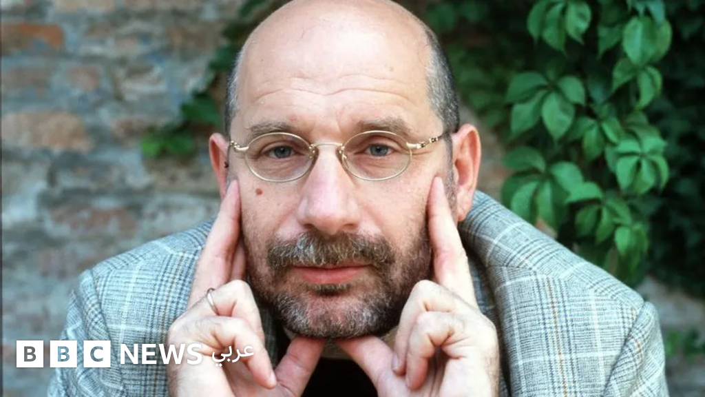 روسيا وأوكرانيا: "روسيا تصنف أحد أشهر كتابها "عميلاً أجنبيا - BBC News عربي