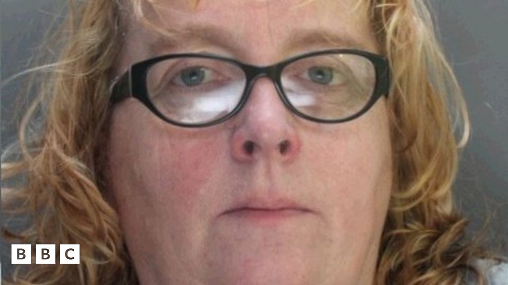 Gwyrdroi cwrs cyfiawnder: Dedfrydu gwraig o Wrecsam - BBC Cymru Fyw