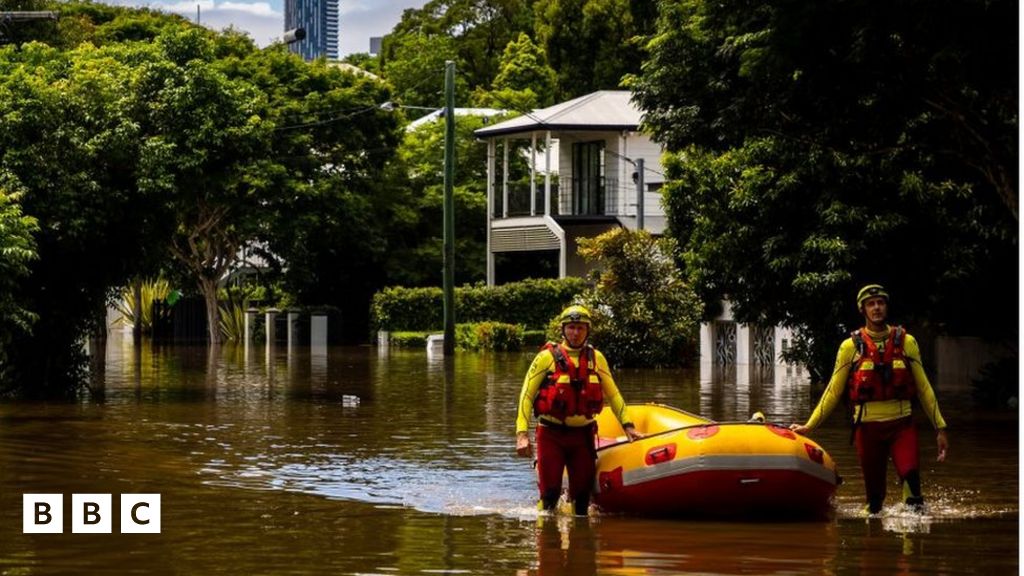 Record-breaking Australian floods leave thousands without power - BBC ...