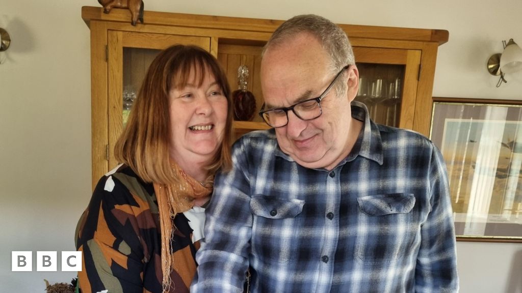 Diddymu euogfarn Dewi Lewis, cyn-is-bostfeistr Penrhyndeudraeth - BBC ...