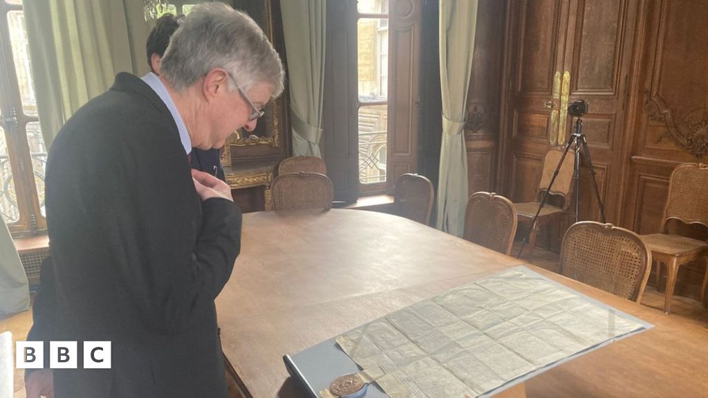 Llythyr Owain Glyndŵr yn 'brofiad emosiynol' i Mark Drakeford - BBC ...