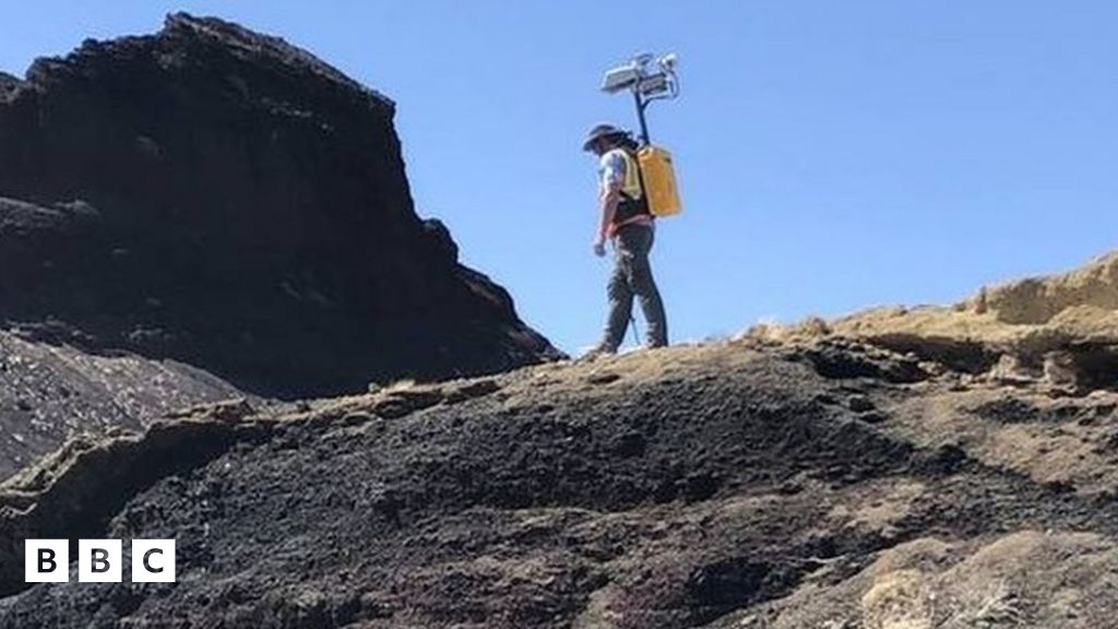 Nasa: The backpack made for astronauts on the Moon - BBC Newsround