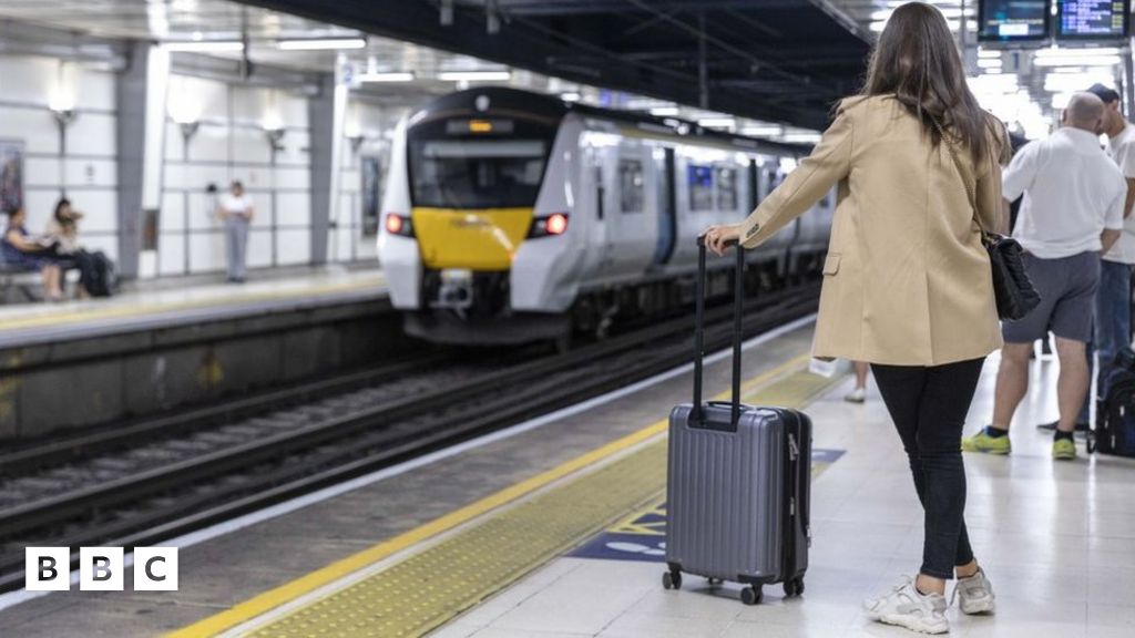 Rail strikes: Christmas travel disruption continues - BBC Newsround