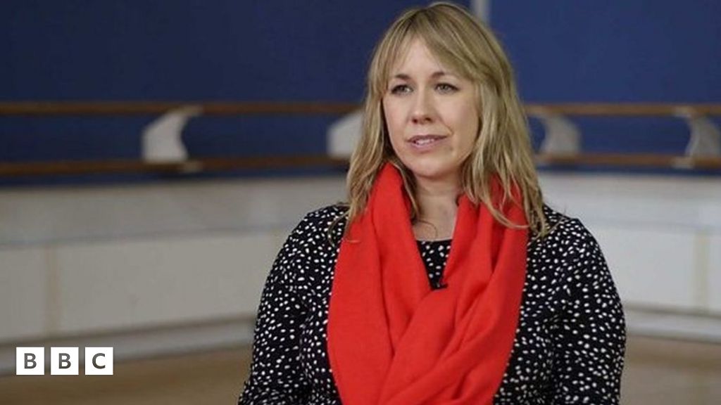 Ateb y Galw: Y sgriptwraig comedi Siân Harries - BBC Cymru Fyw