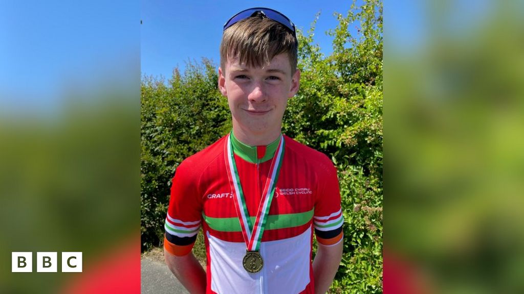 'Siomedig' na fydd felodrom seiclo yn Rhuthun - BBC Cymru Fyw