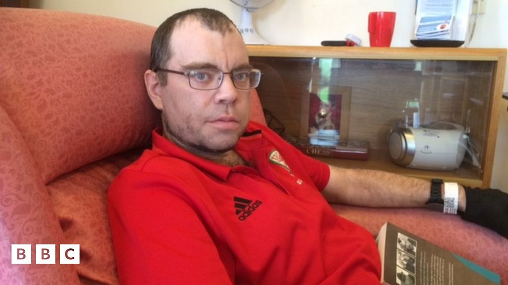 Carwyn Edwards yn edrych i'r dyfodol yn dilyn ei salwch - BBC Cymru Fyw