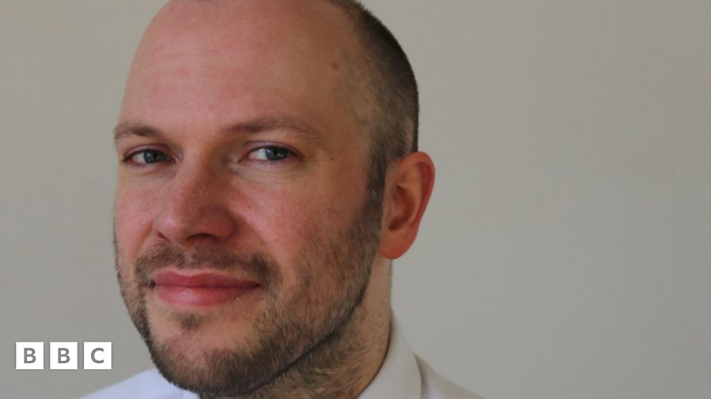 UK maths teacher wins global prize for being a 'Covid hero' - BBC Newsround