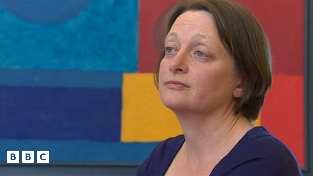 Dim plentyndod 'teilwng' o achos tlodi - BBC Cymru Fyw